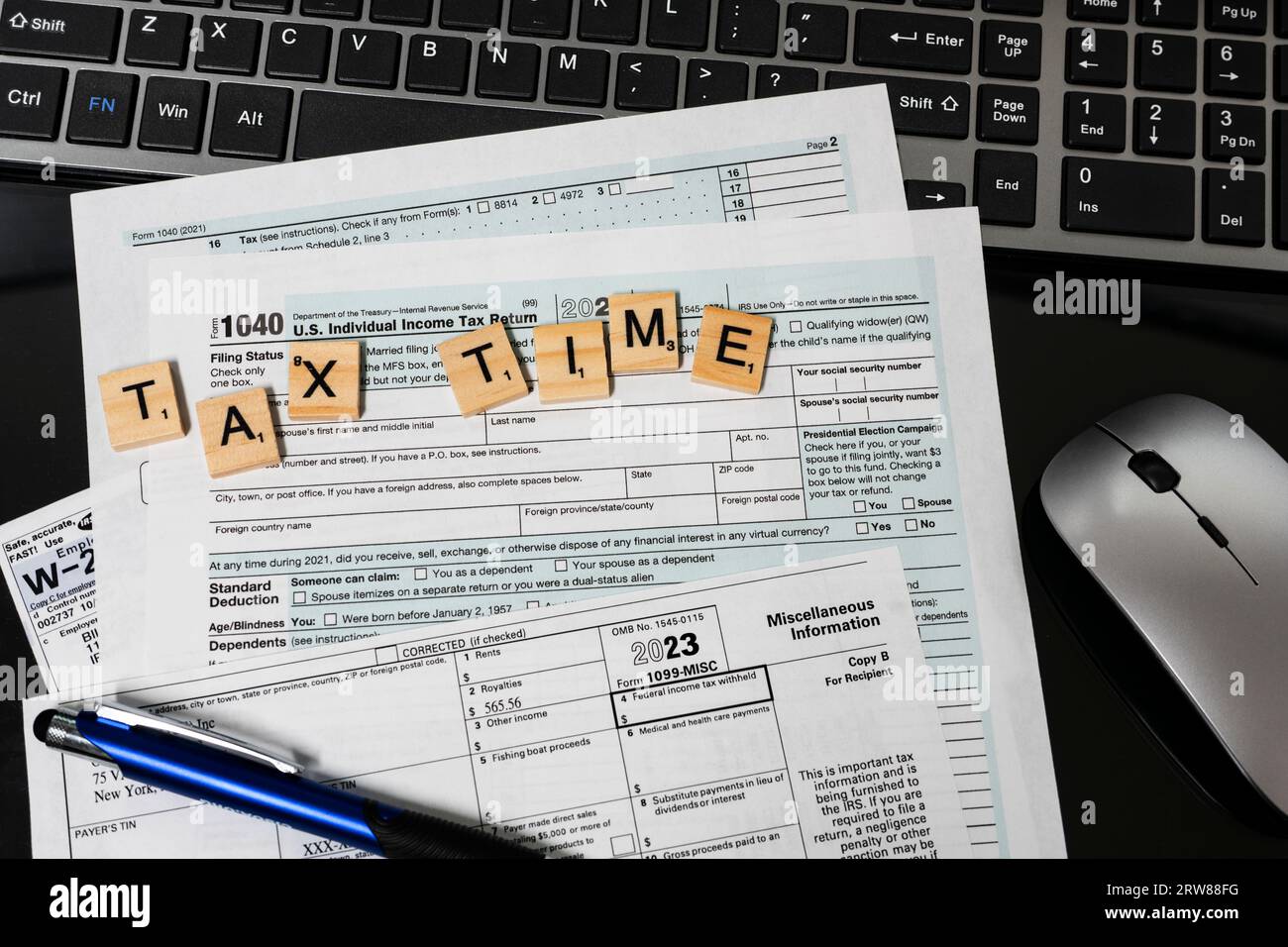 Fake accounting hi-res stock photography and images - Alamy