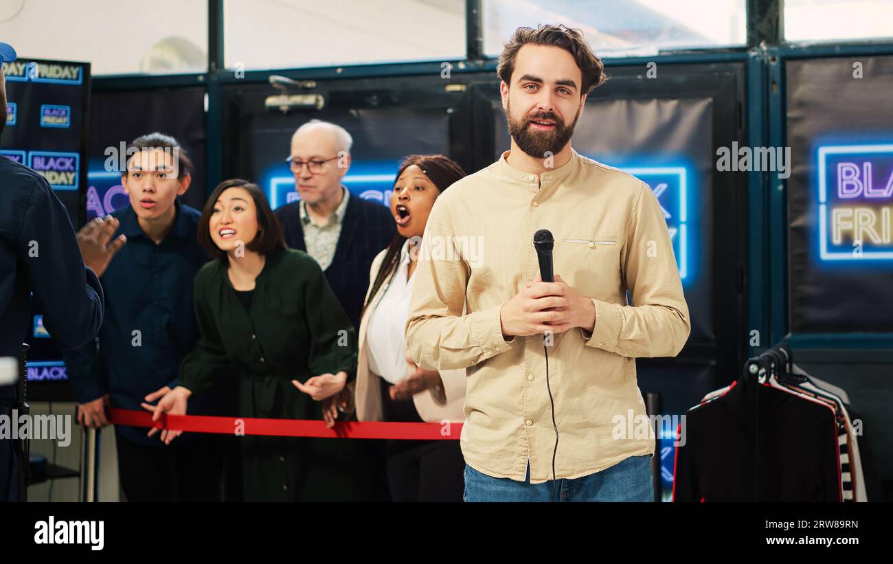 Tv sales customer shop hi-res stock photography and images - Alamy