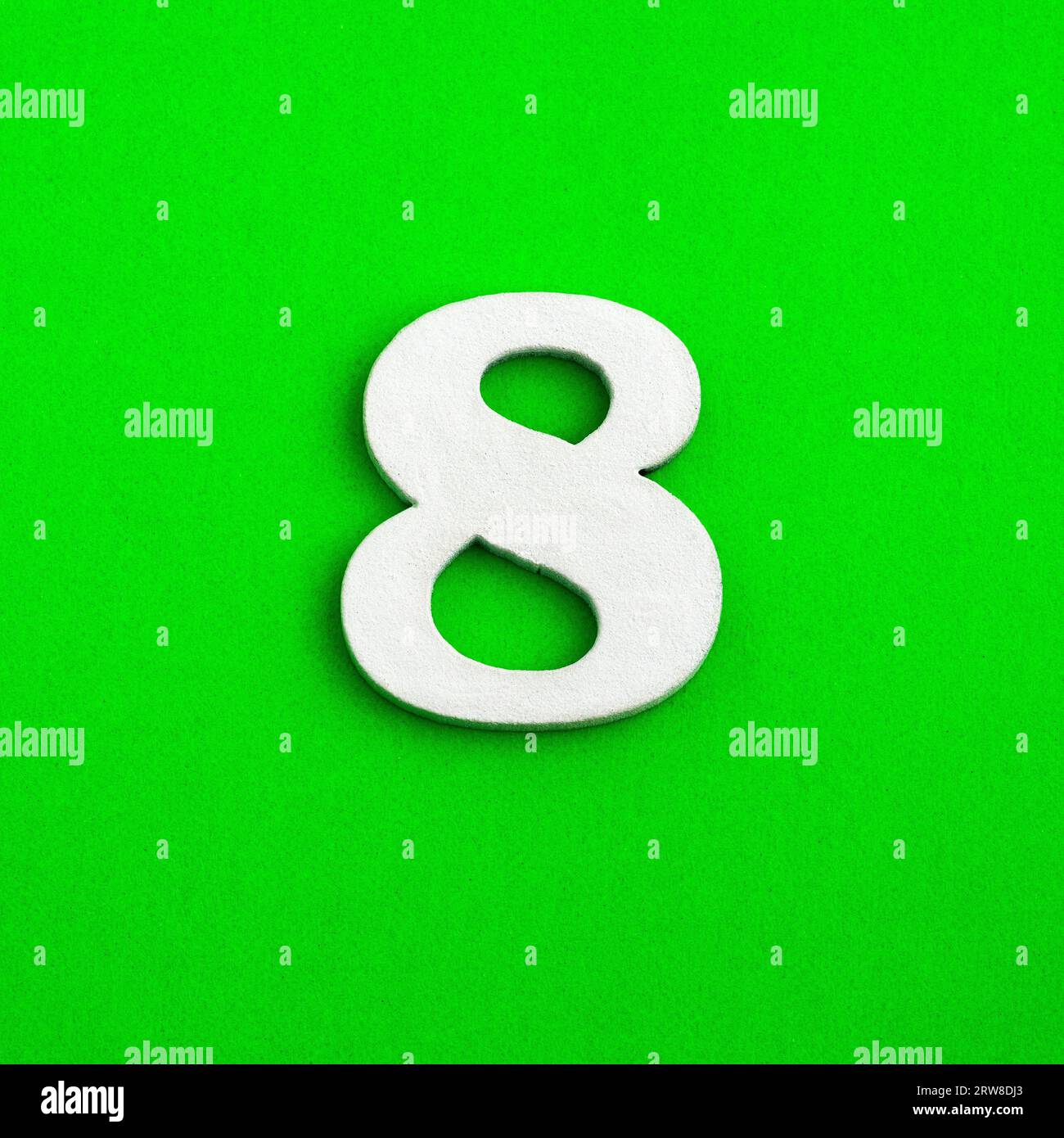 Number 8 - White wooden number on green background Stock Photo - Alamy