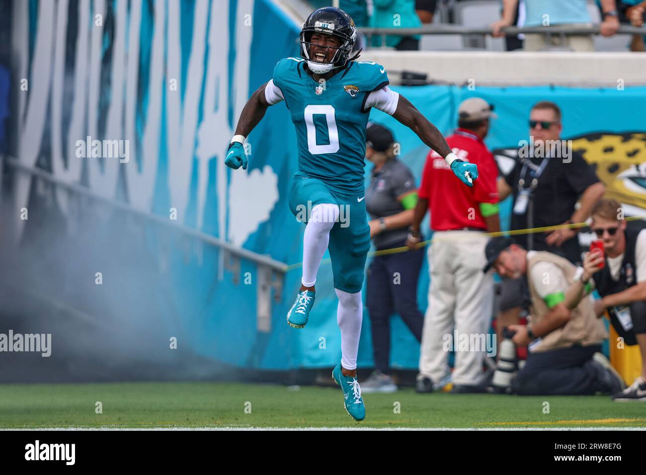 Jacksonville Jaguars wide receiver Calvin Ridley (0) runs onto the ...
