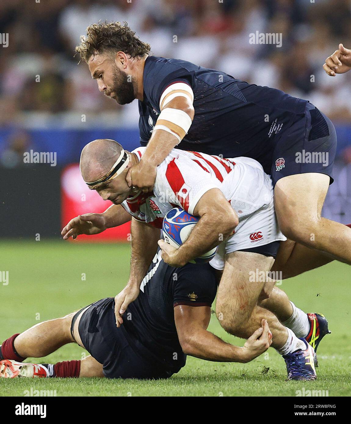 Nice, France. 17th Sep, 2023. Japan's Craig Millar (C) is tackled by ...