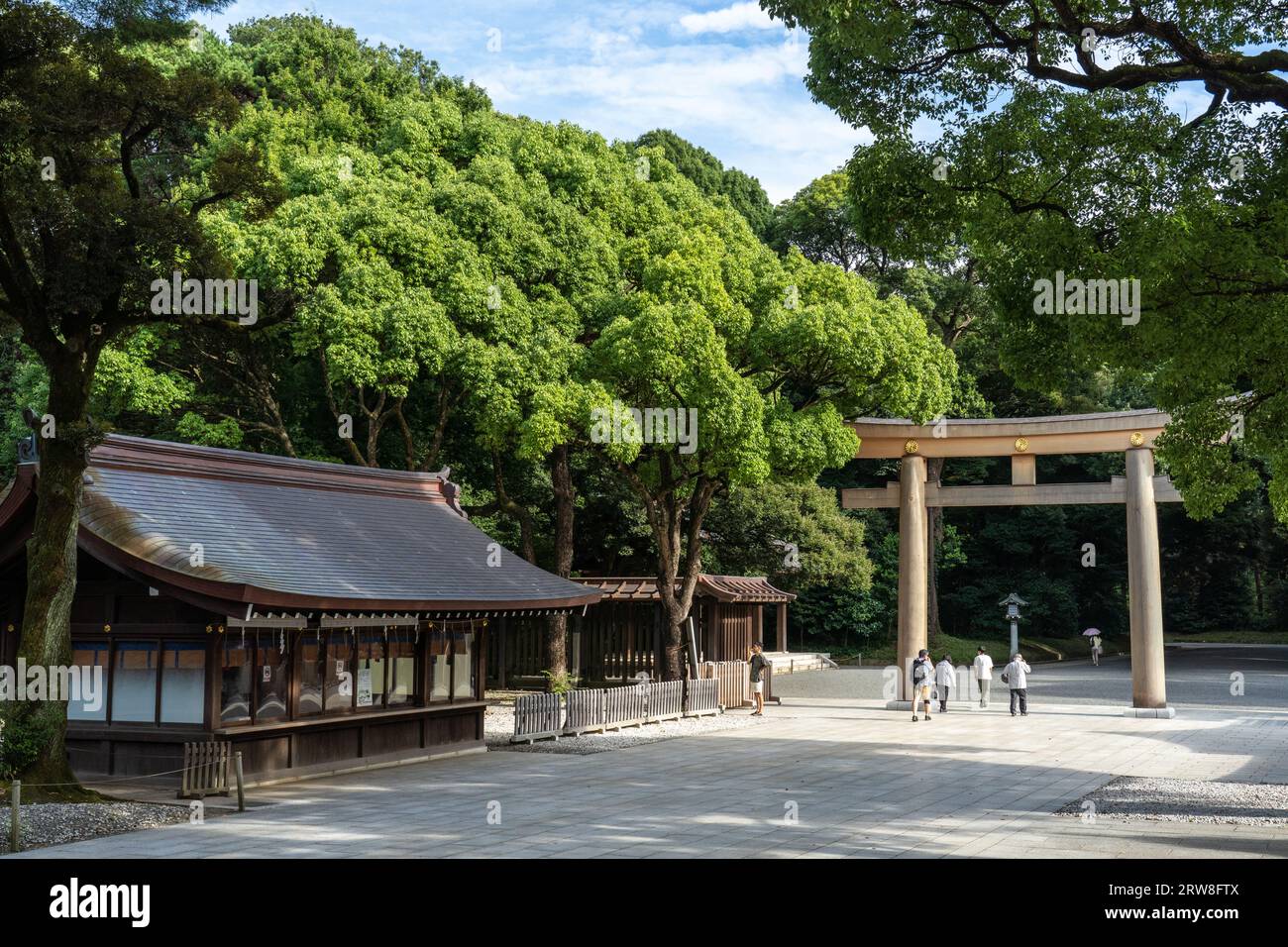 The second gate Ni no torri and the shrine office at the Meiji Jingu ...