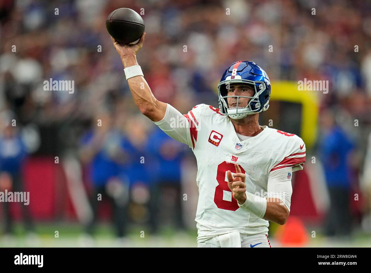 New York Giants quarterback Daniel Jones (8) throws against the Arizona ...