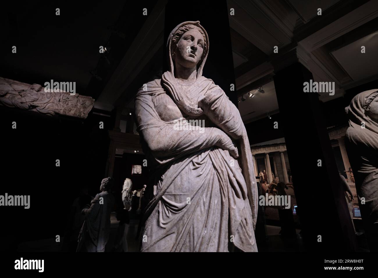 Anceint rome statue hi-res stock photography and images - Alamy