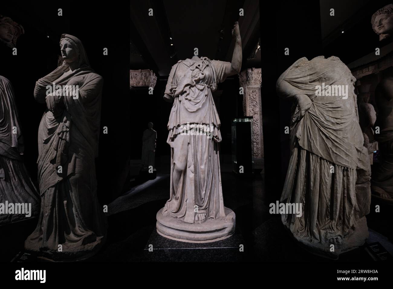 Statue of zeus and athena hi-res stock photography and images - Alamy