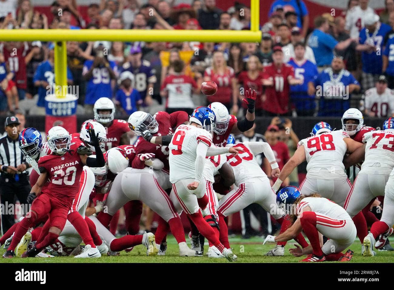 New York Giants place kicker Graham Gano (9) kicks a field goal against ...
