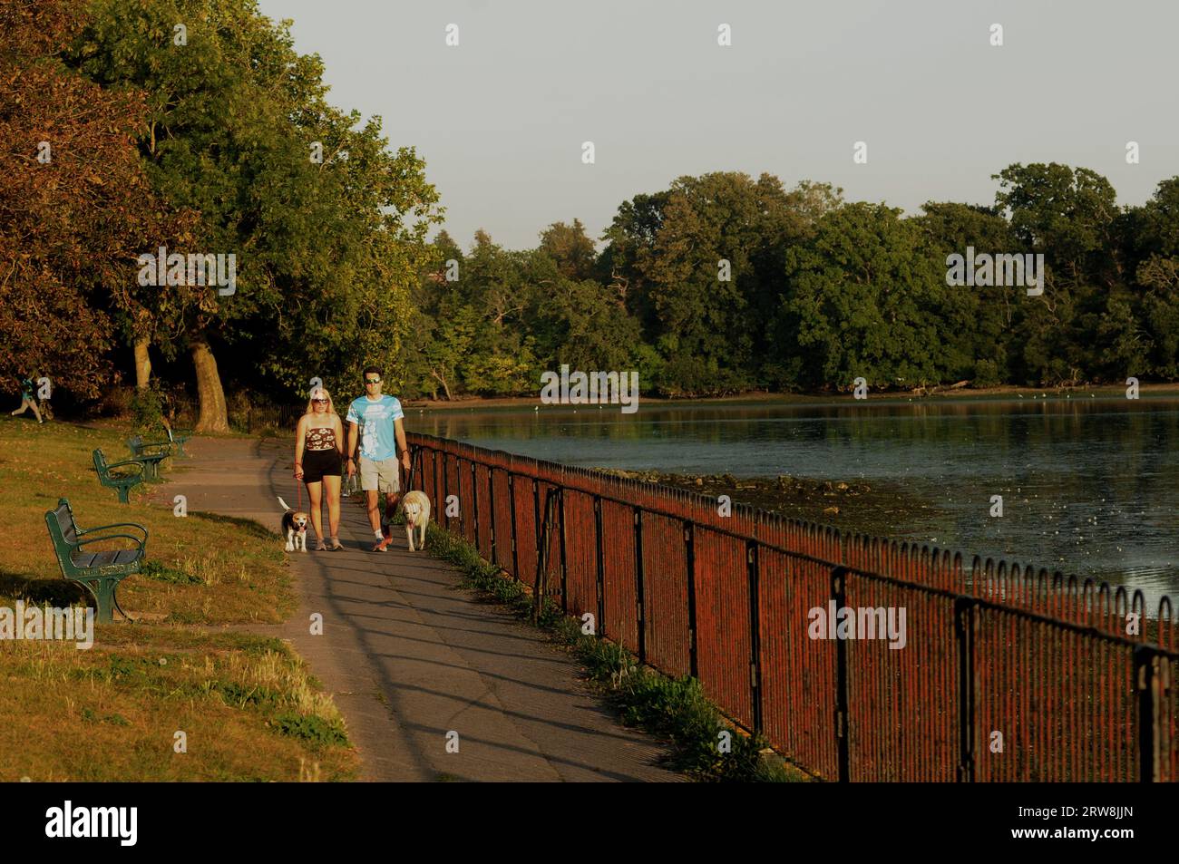 ENGLAND COASTAL PATH, BATH LANE , FAREHAM CREEK FAREHAM, HANTS. PIC ...