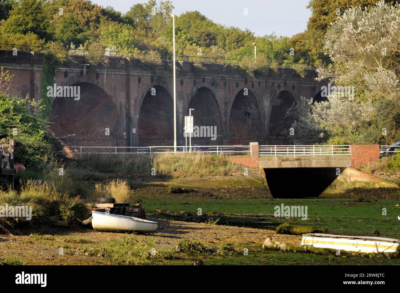 ENGLAND COASTAL PATH, RAILWAY VIADUCT AT FAREHAM CREEK, FAREHAM, HANTS ...