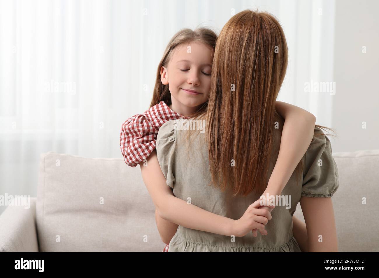 Cute daughter hugging mom hi-res stock photography and images - Alamy