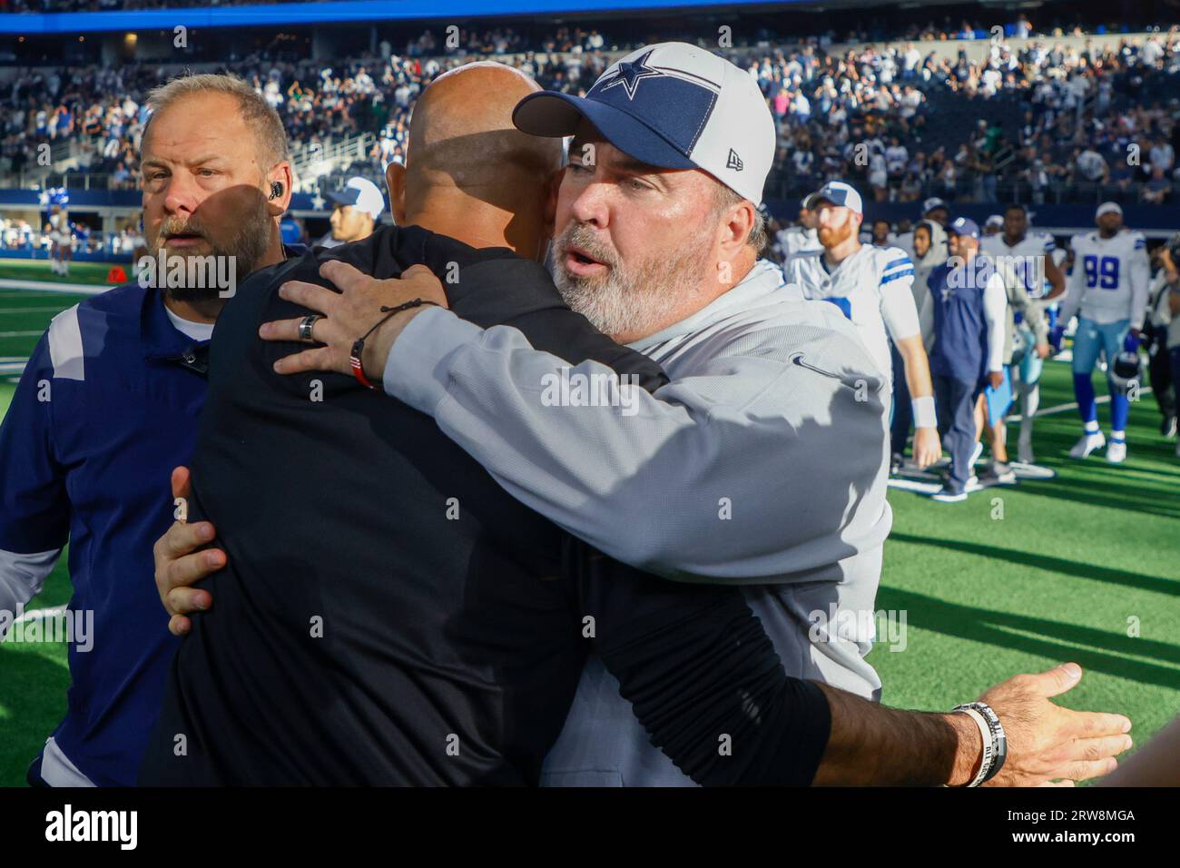 Dallas Cowboys head coach Mike McCarthy hugs New York Jets head coach ...