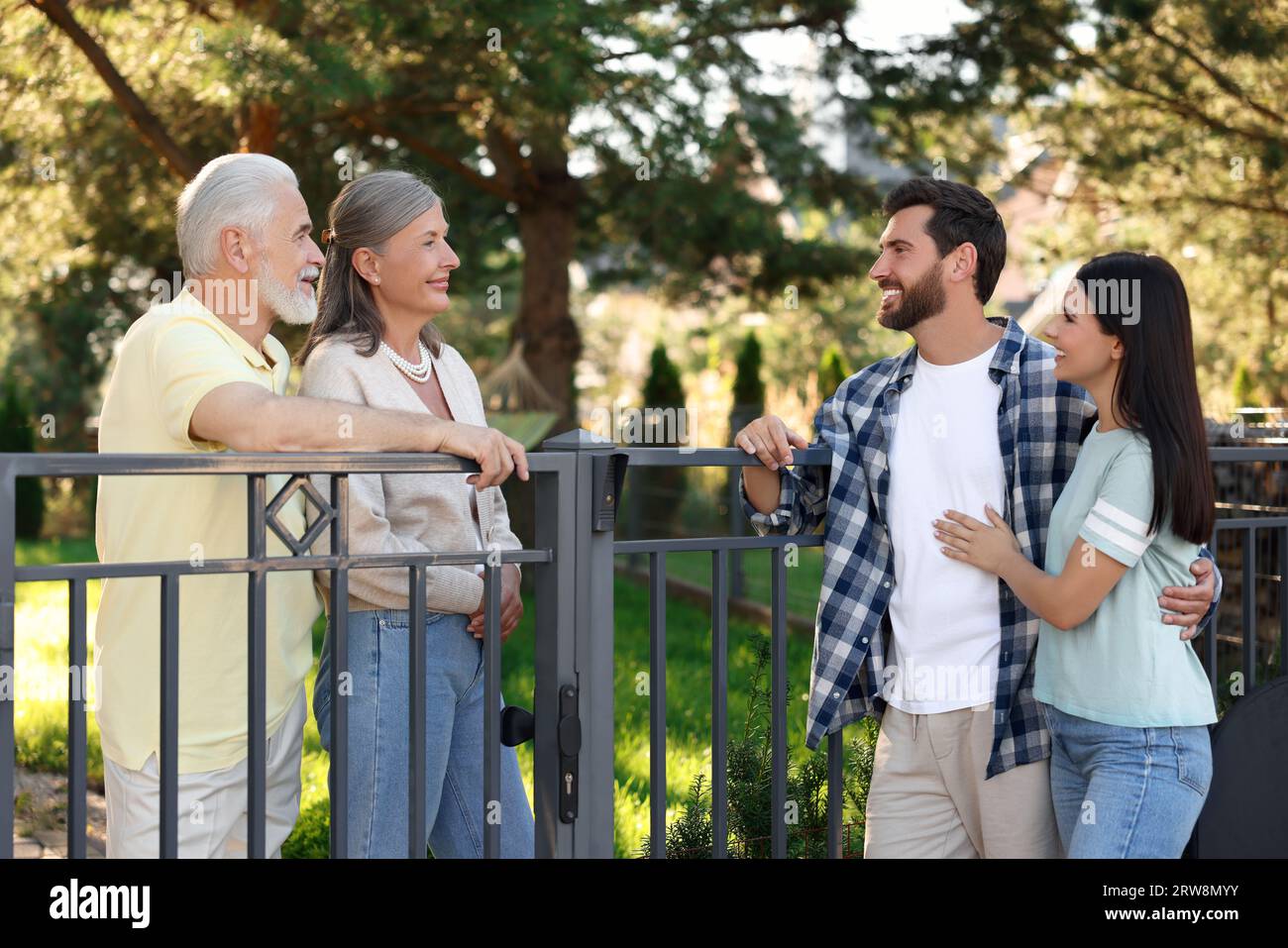 Neighbours talking fence hi-res stock photography and images - Alamy