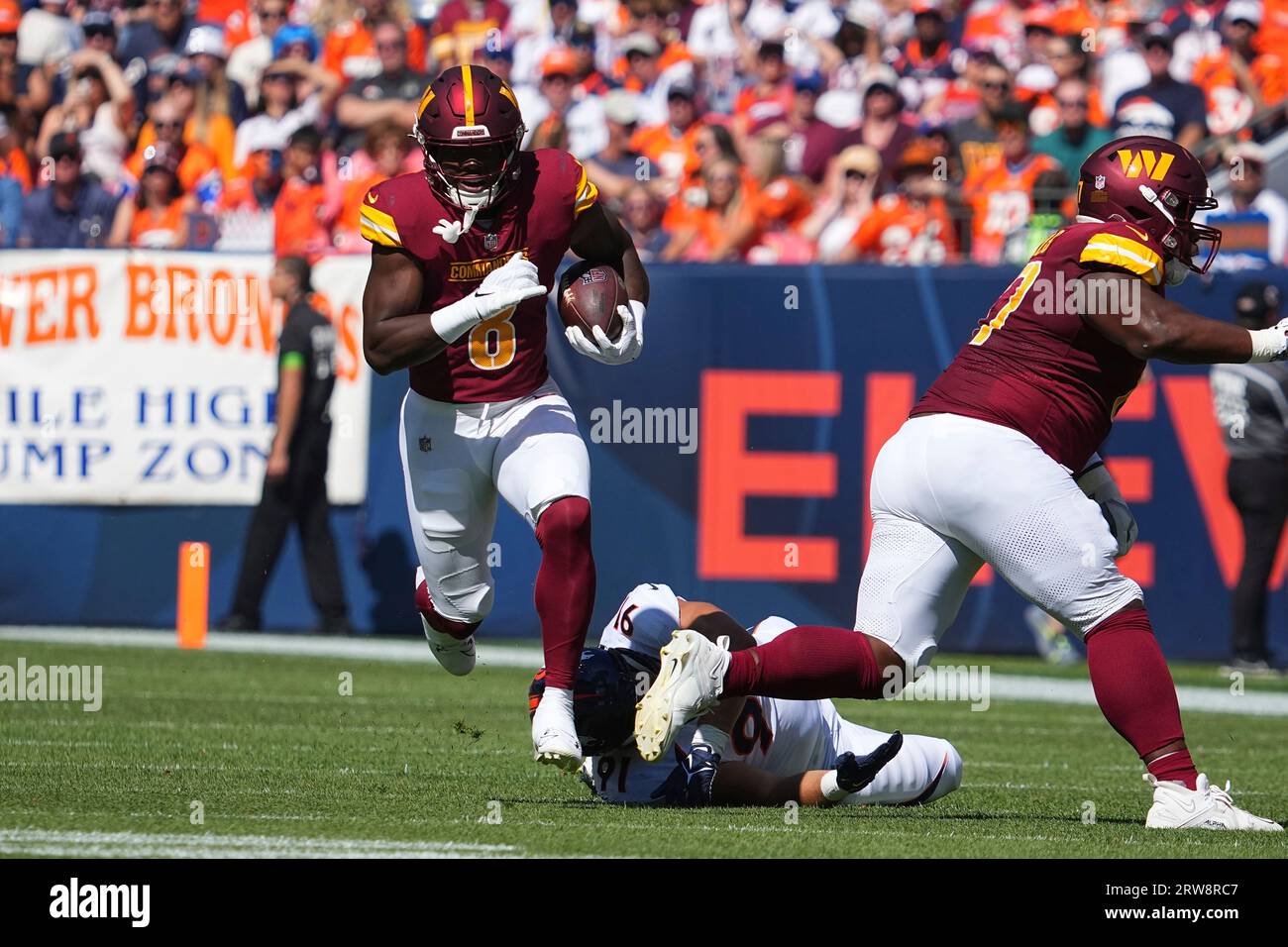 Washington Commanders running back Brian Robinson Jr. (8) runs against ...