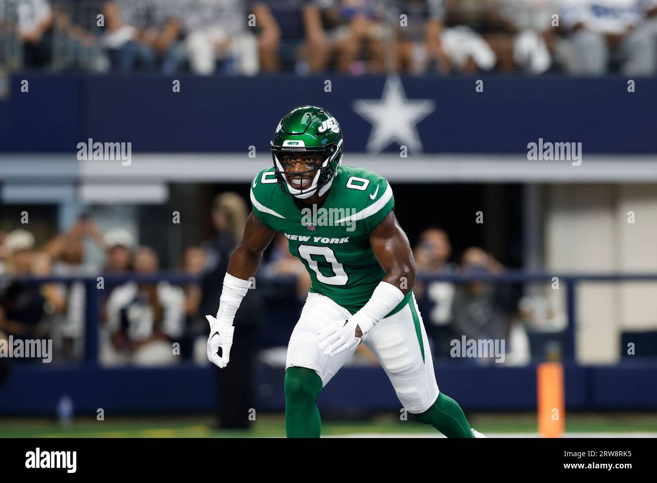 New York Jets defensive back Adrian Amos (0) looks to defend during an ...