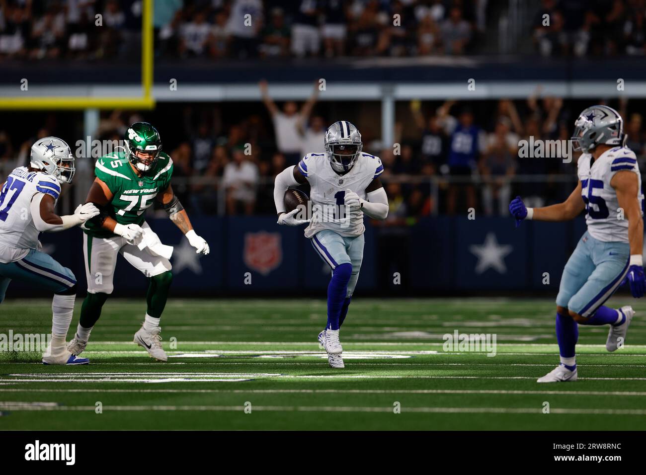 Dallas Cowboys defensive back Jayron Kearse (1) returns an interception ...