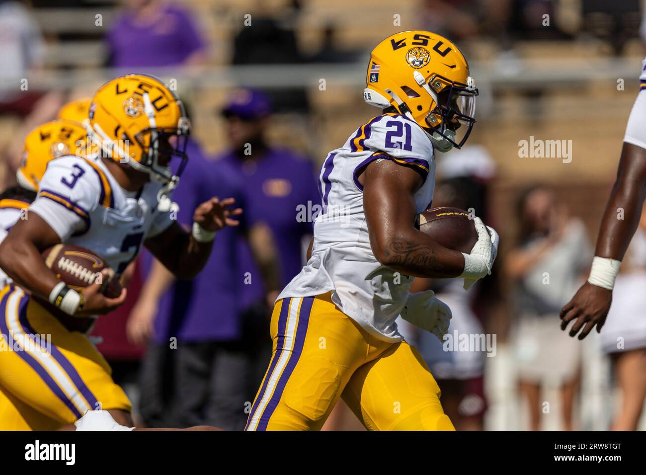 LSU running back Noah Cain (21) warms up before an NCAA football game ...