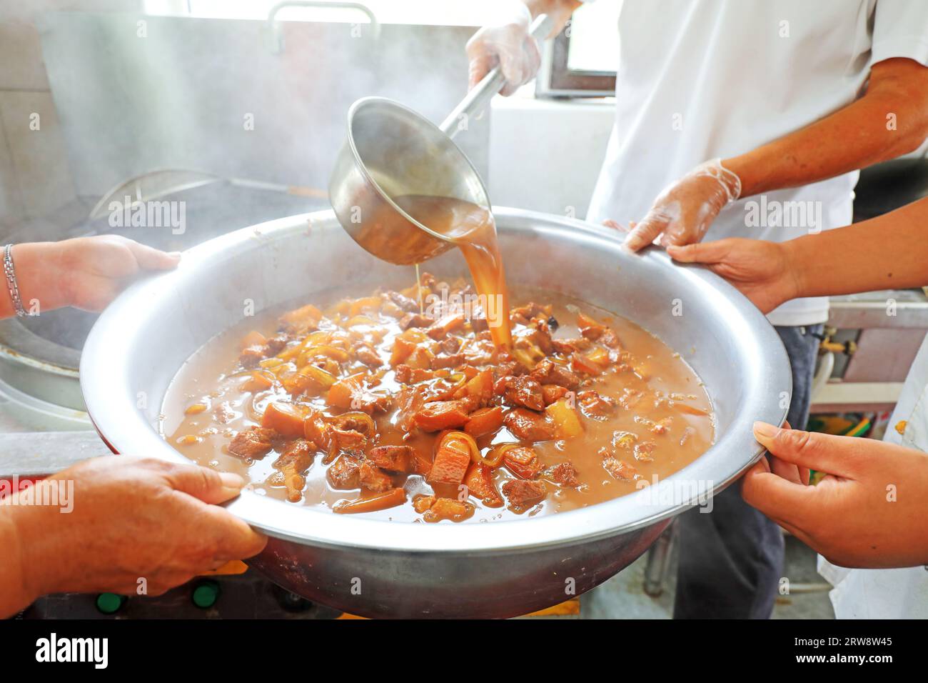 Chinese traditional dishes big pot stew from the pot Stock Photo - Alamy