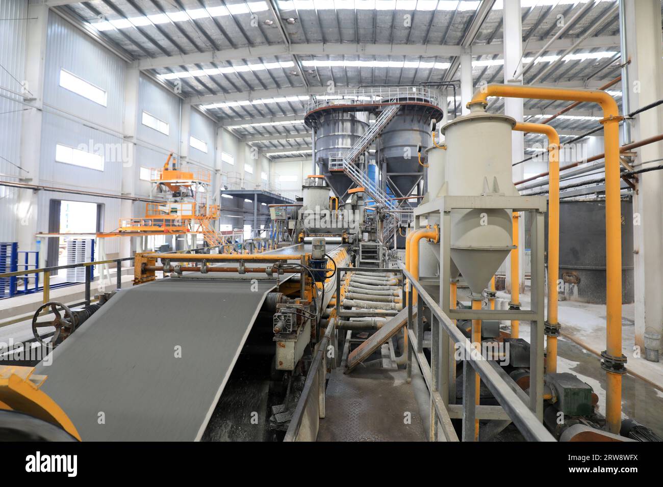 The calcium silicate board production line is in a new material ...