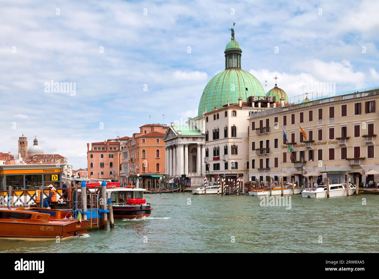 The grand canal facing santa croce hi-res stock photography and images ...