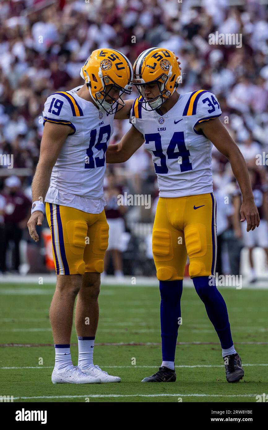 LSU punter Jay Bramblett (19) and place kicker Damian Ramos (34 ...