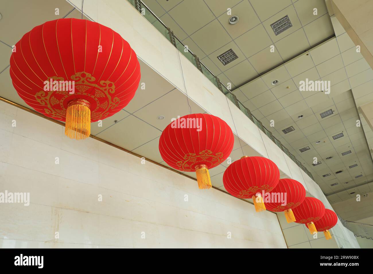 Red lanterns hung up hi-res stock photography and images - Alamy