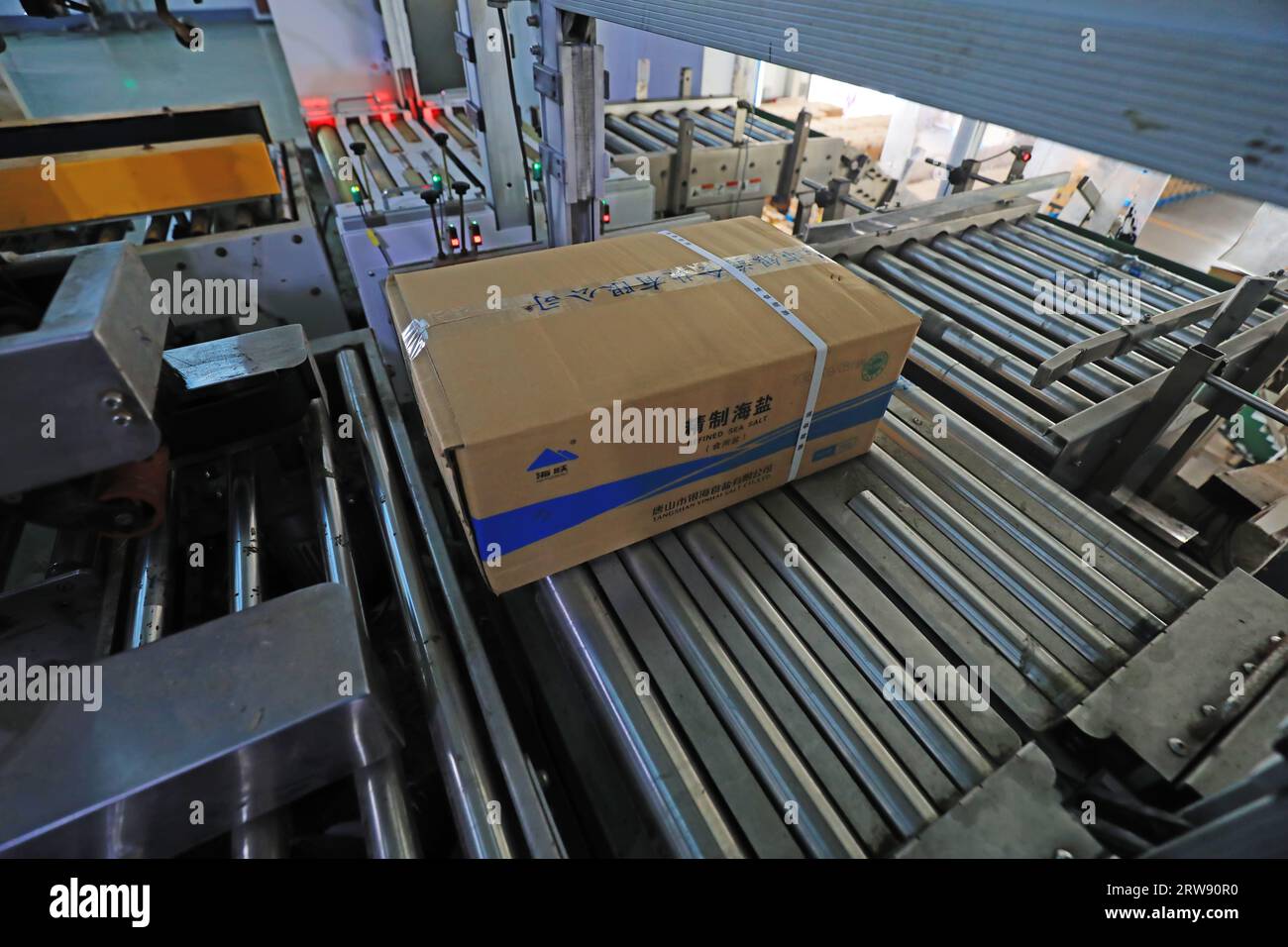 Salt for packing hi-res stock photography and images - Alamy