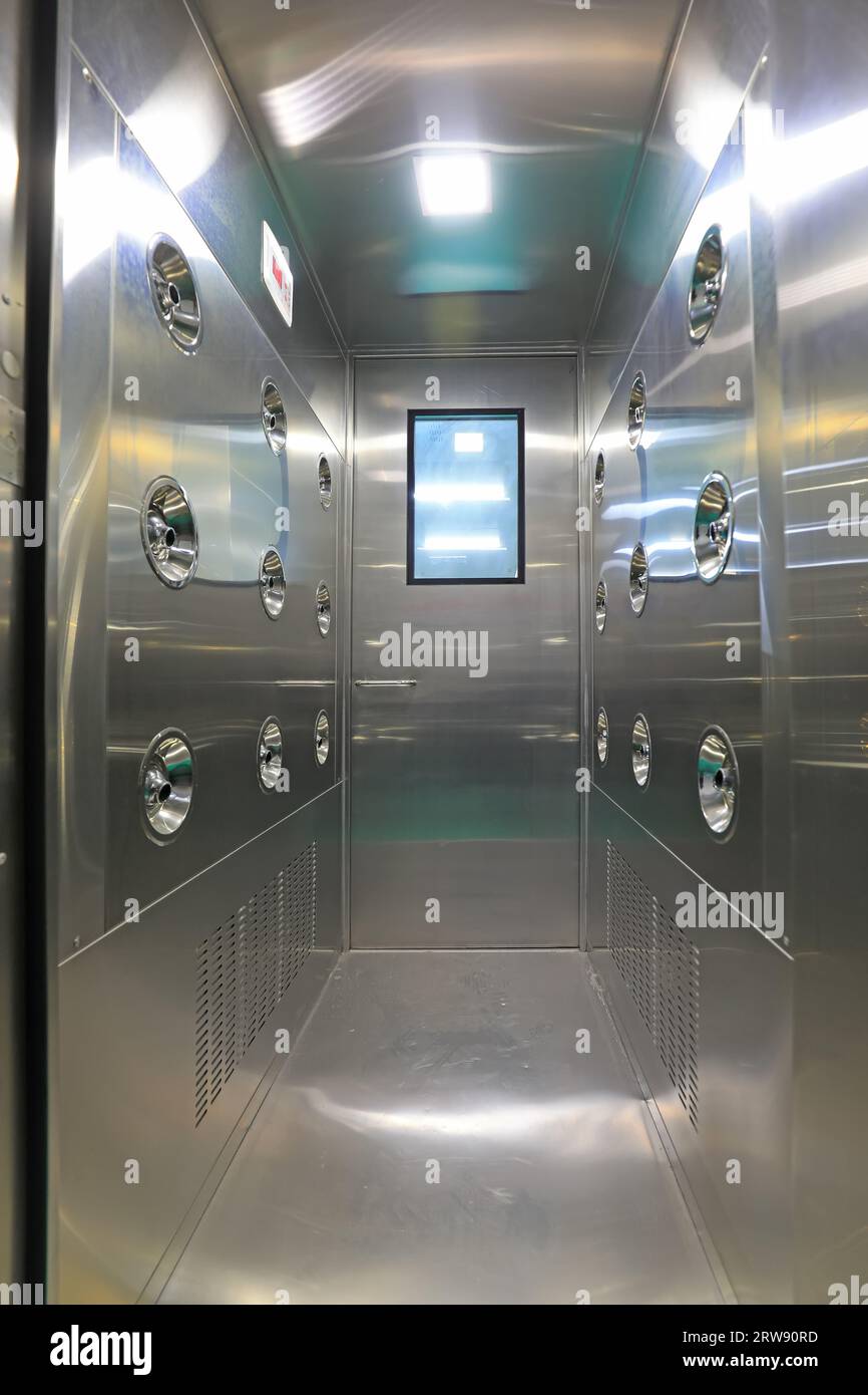 Air shower hi-res stock photography and images - Alamy