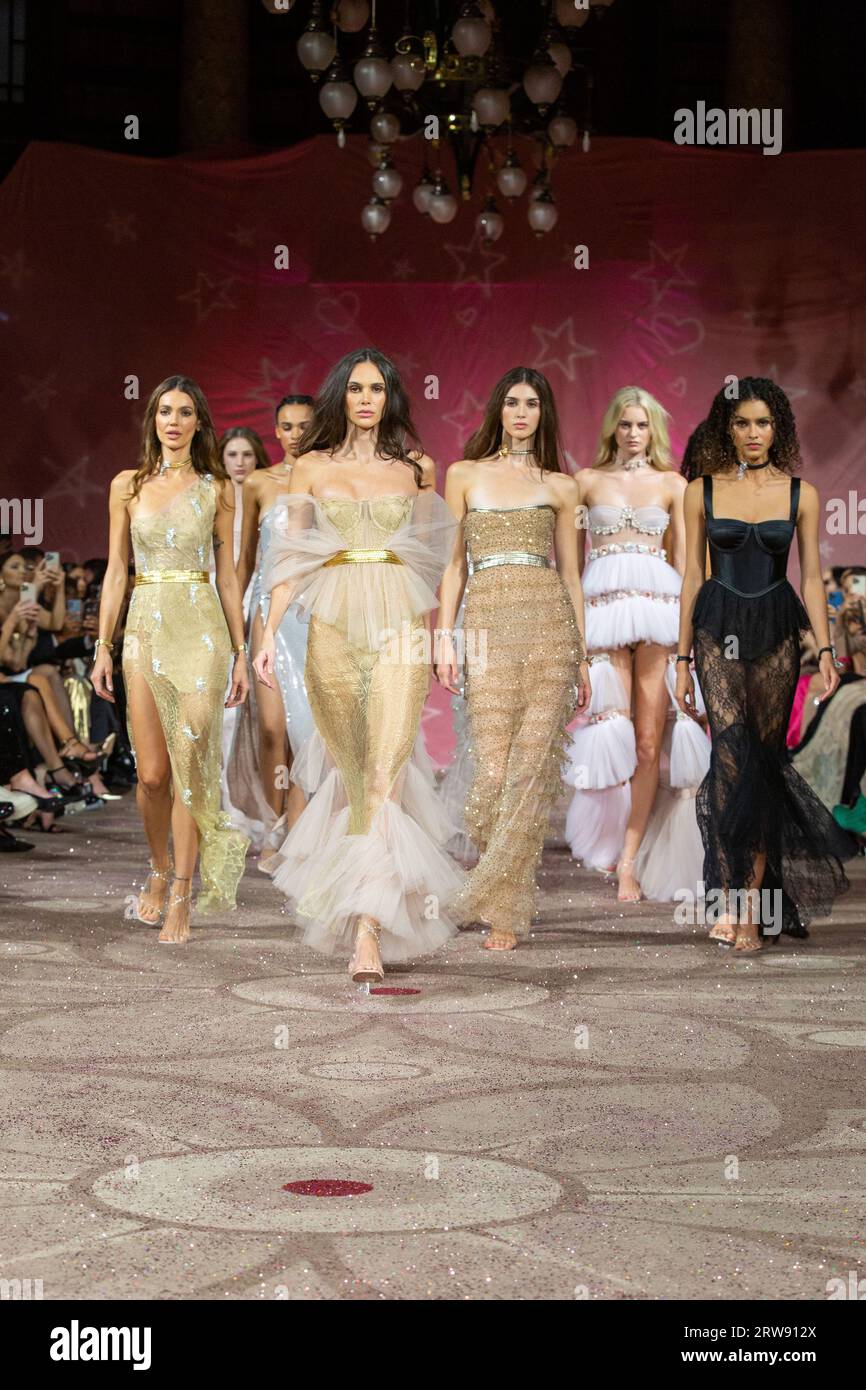 London, UK. 17th Sep, 2023. Models walk the runway at the Spring/Summer ...