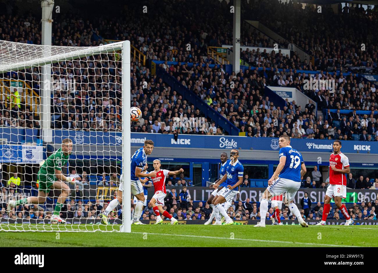 Leandro trossard goal hi-res stock photography and images - Alamy
