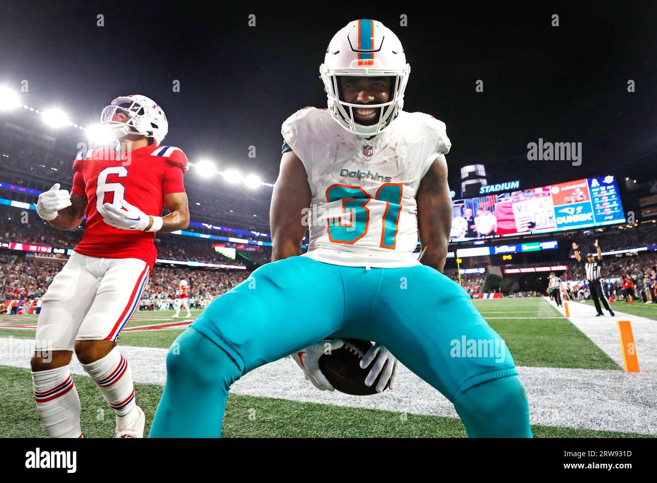 Miami Dolphins running back Raheem Mostert (31) celebrates after his ...