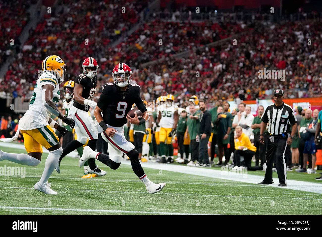 Atlanta Falcons quarterback Desmond Ridder (9) runs against the Green ...