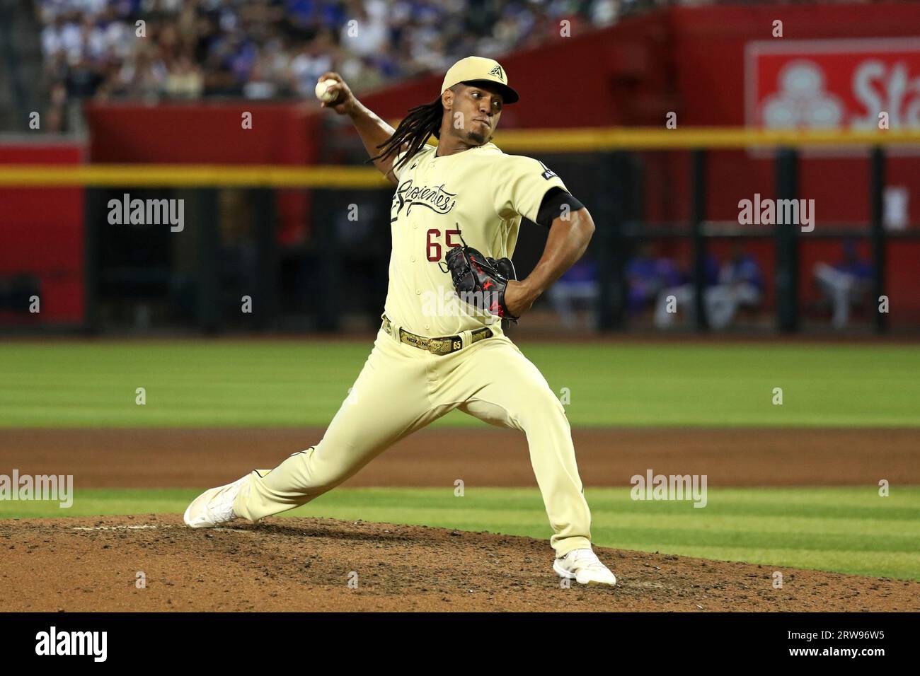 PHOENIX, AZ - SEPTEMBER 17: Arizona Diamondbacks relief pitcher Luis ...