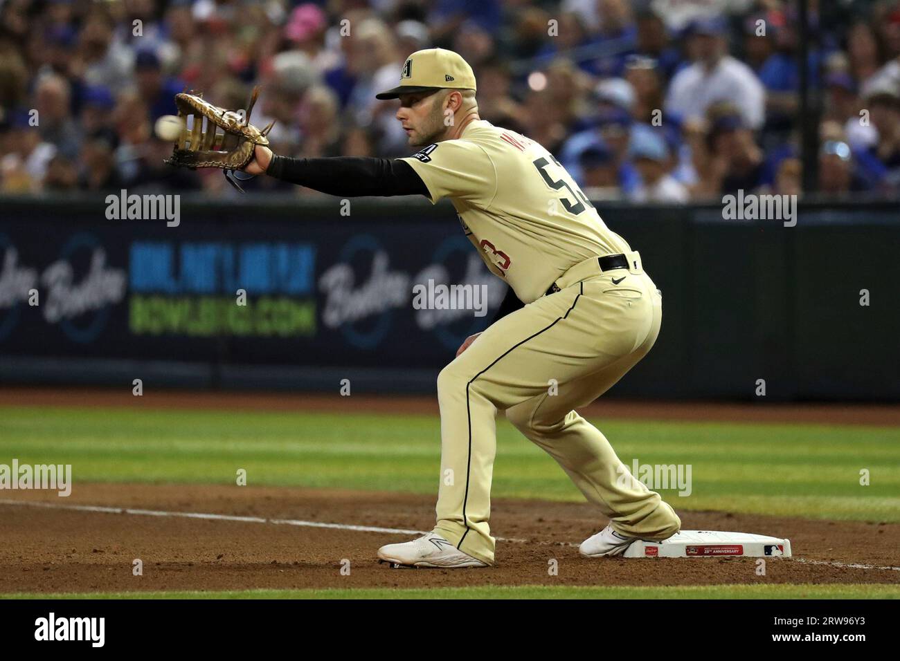 PHOENIX, AZ - SEPTEMBER 17: Arizona Diamondbacks first baseman ...