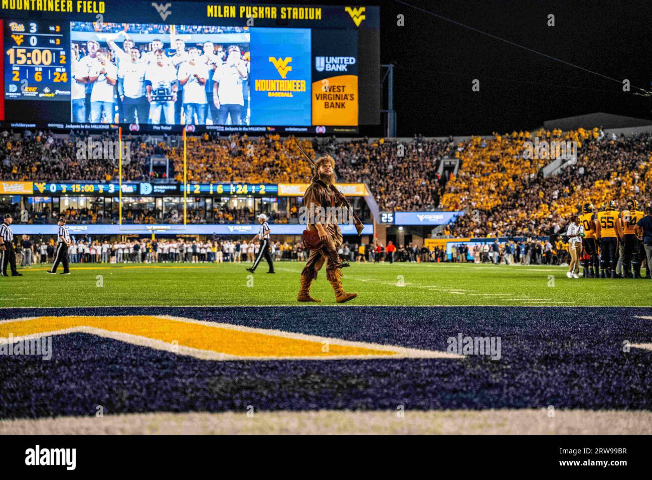 Wvu football stadium hi-res stock photography and images - Alamy