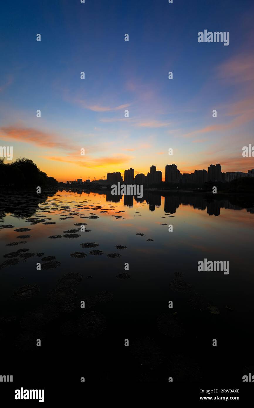 Early morning scenery hi-res stock photography and images - Alamy