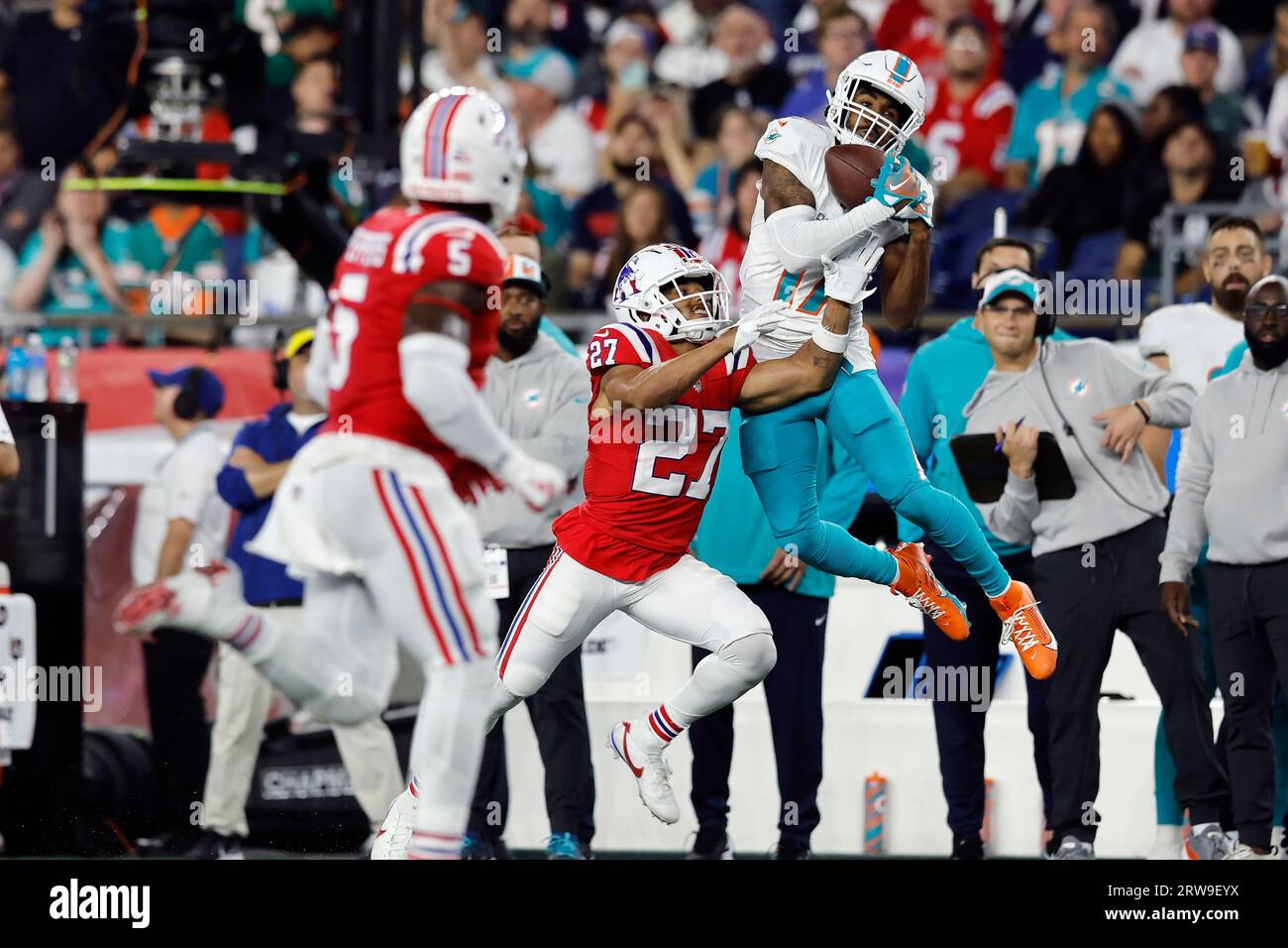 Miami Dolphins wide receiver Jaylen Waddle (17) makes a pass reception ...