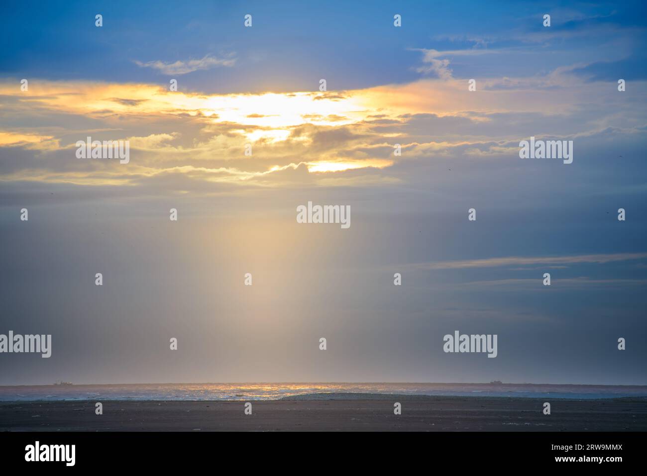 Crepuscular Ray, sunlight passes through gaps or edges of obscuring ...