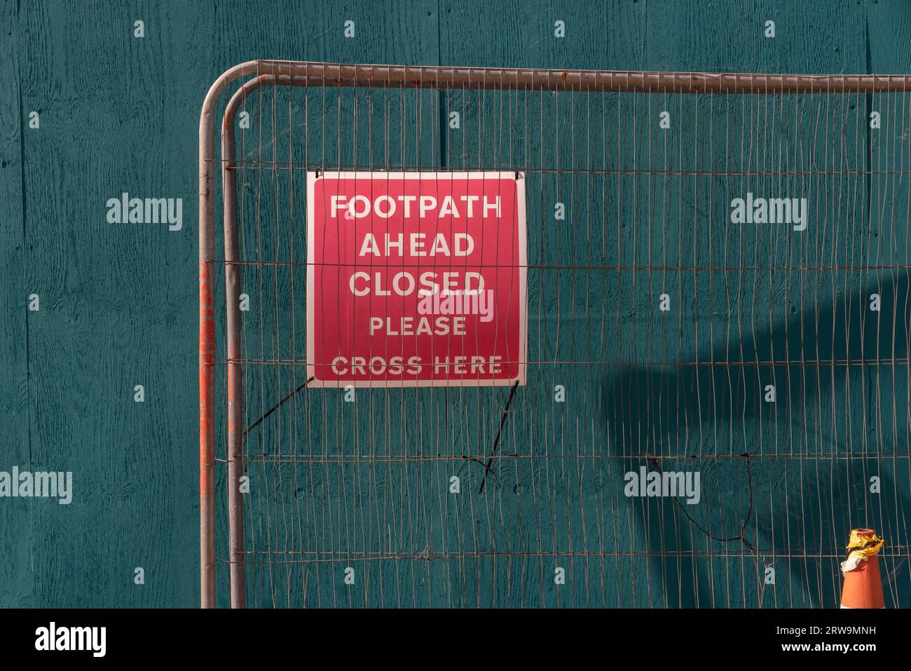 Plymouth Devon, England, UK. 2 September 2023. Footpath closed ahead ...