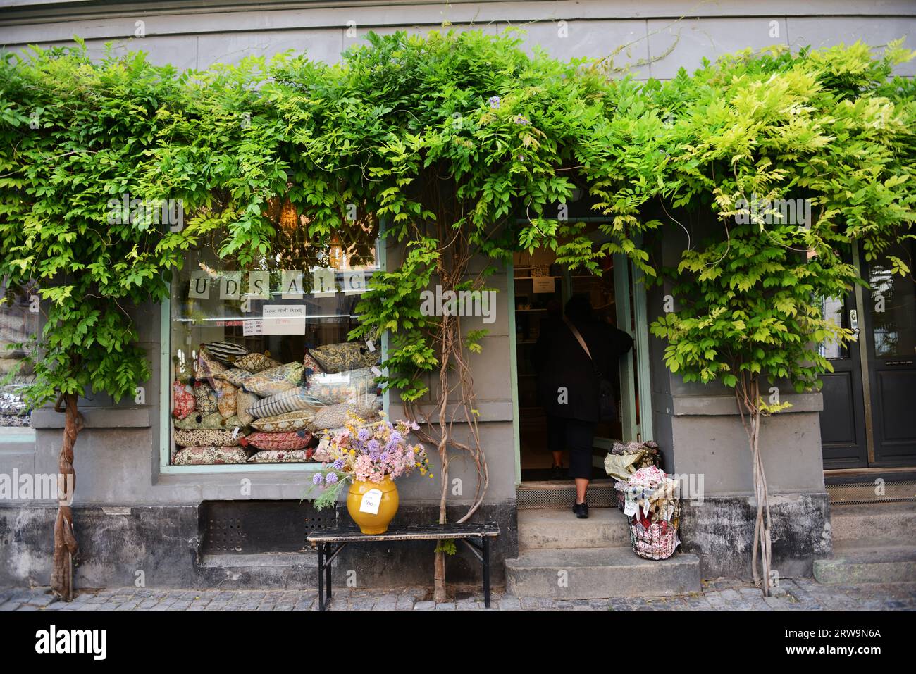 Butik Bungalow on Ravnsborggade, Copenhagen, Denmark Stock Photo - Alamy
