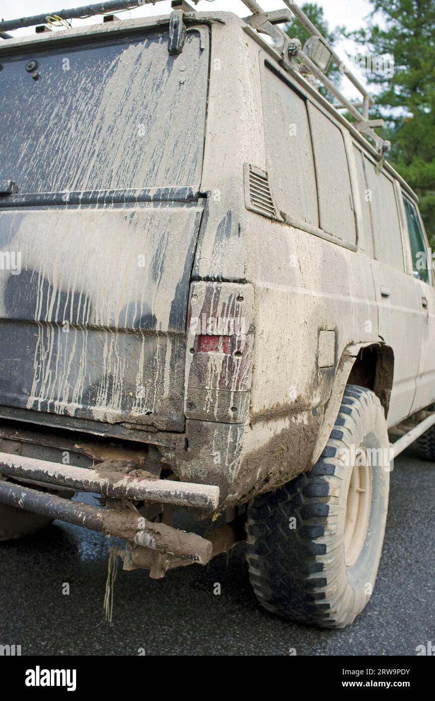 Old very dirty off-road car with mud and dirt Stock Photo - Alamy