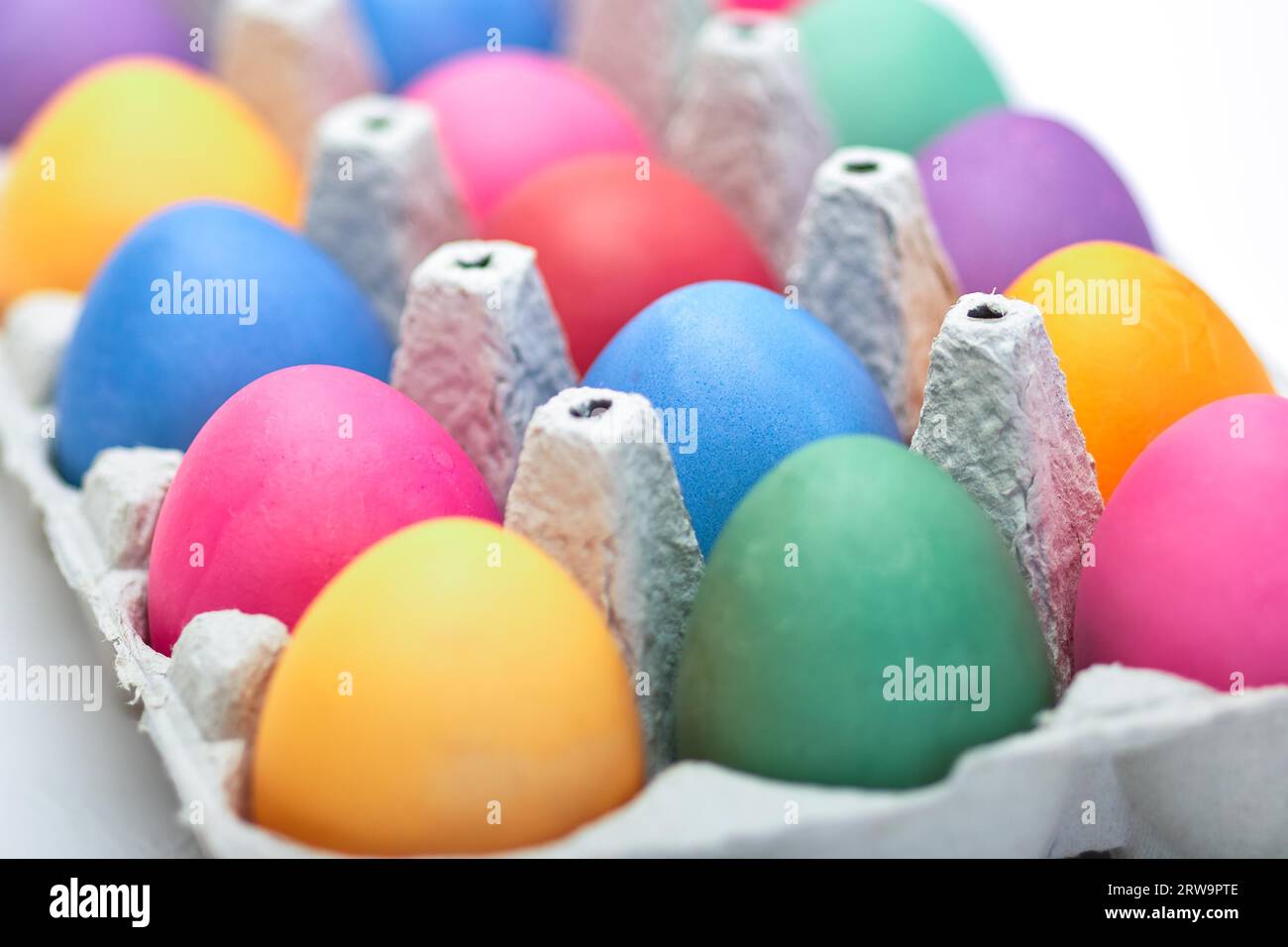 Cardboard egg box easter hi-res stock photography and images - Alamy