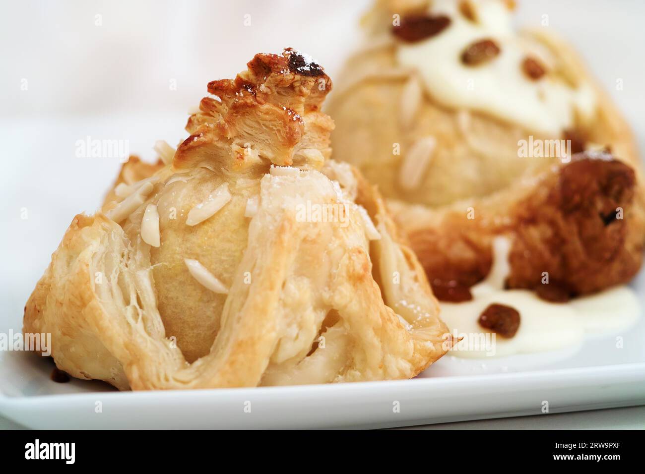 Apple in plate hi-res stock photography and images - Alamy