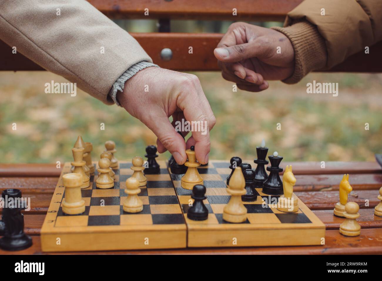 Old men playing chess close hi-res stock photography and images - Alamy