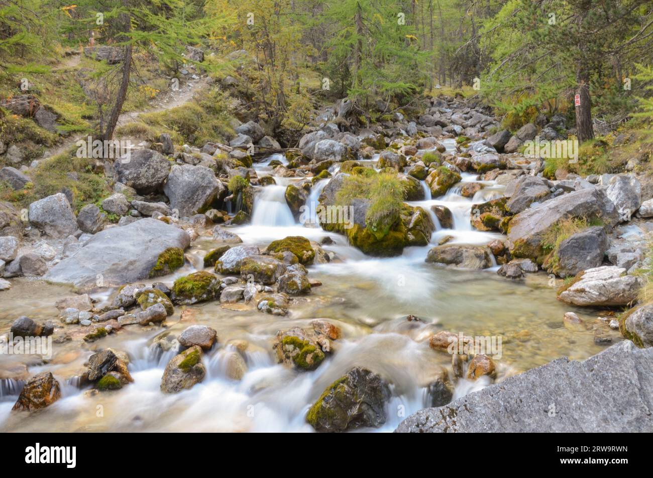 Green lake landscape hi-res stock photography and images - Alamy
