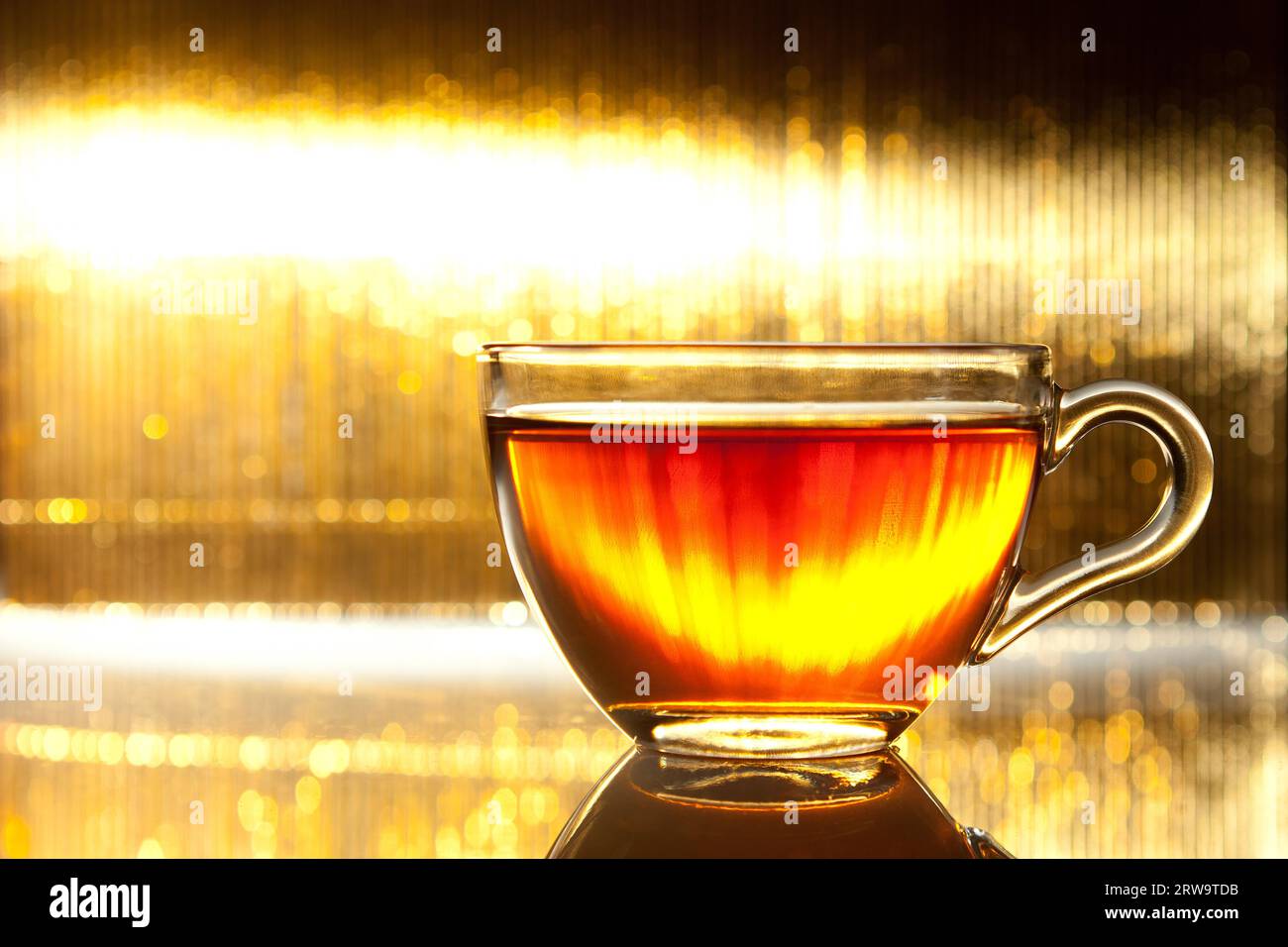 Shiny gold background hi-res stock photography and images - Alamy
