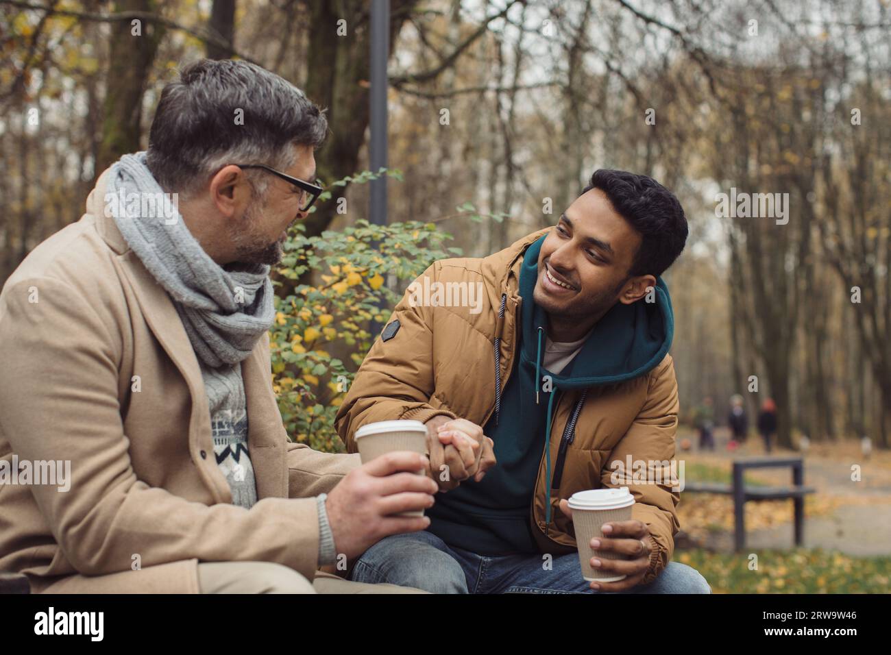 Two men talking on park bench hi-res stock photography and images - Alamy