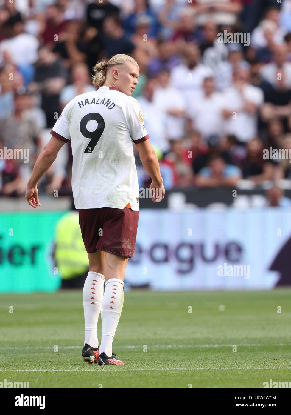 Erling haaland man city premier league hi-res stock photography and ...