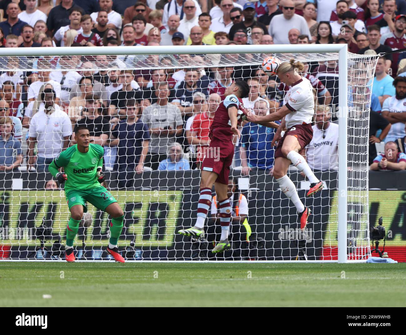 Erling haaland man city premier league hi-res stock photography and ...