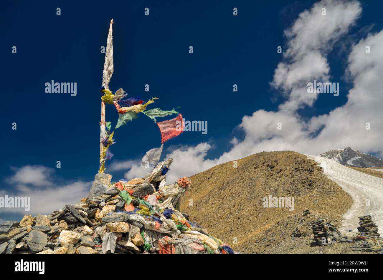 Prayer flags in Himalayas mountains in Nepal Stock Photo - Alamy