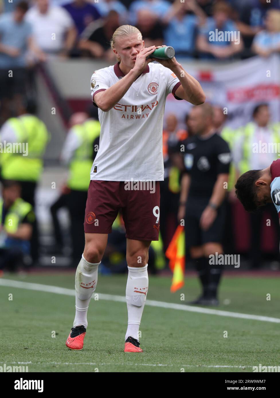 Erling haaland man city premier league hi-res stock photography and ...