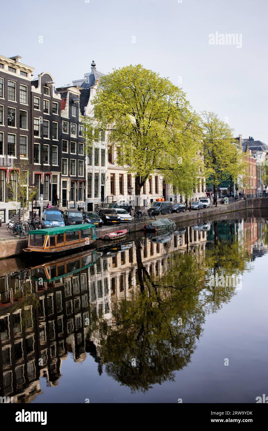 Houses along Singel canal historic waterfront, city of Amsterdam in ...